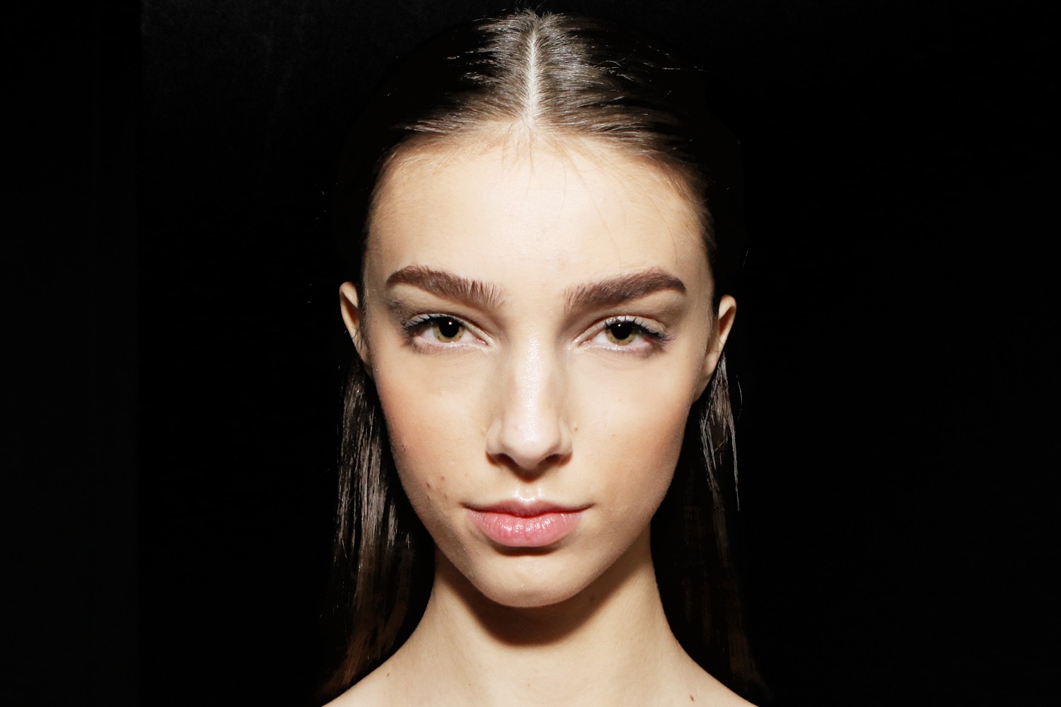 Uma modelo, 9 looks: a beleza mutante de Larissa Marchiori no SPFW ...