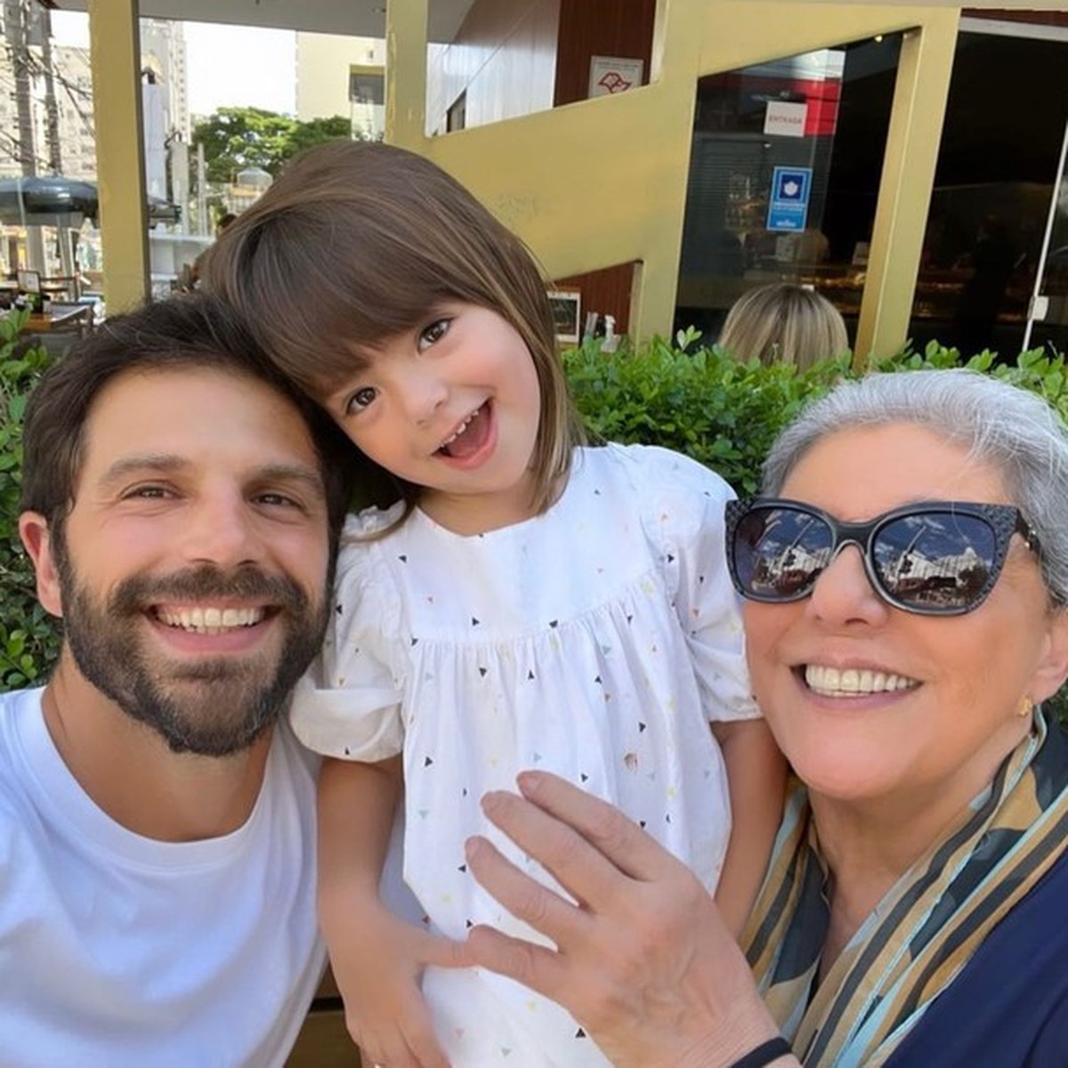 Leda Nagle se reencontra com filho e a neta Zoe: "Que saudade absurda ...