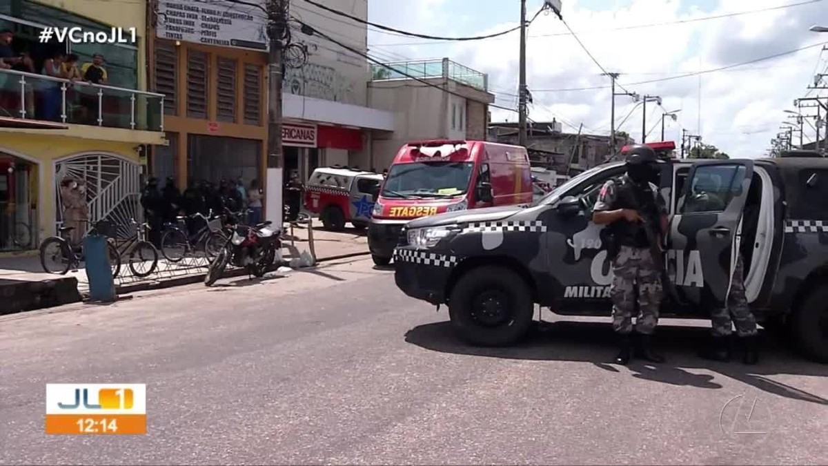 Clientes e funcionários de loja são feitos reféns em tentativa de ...