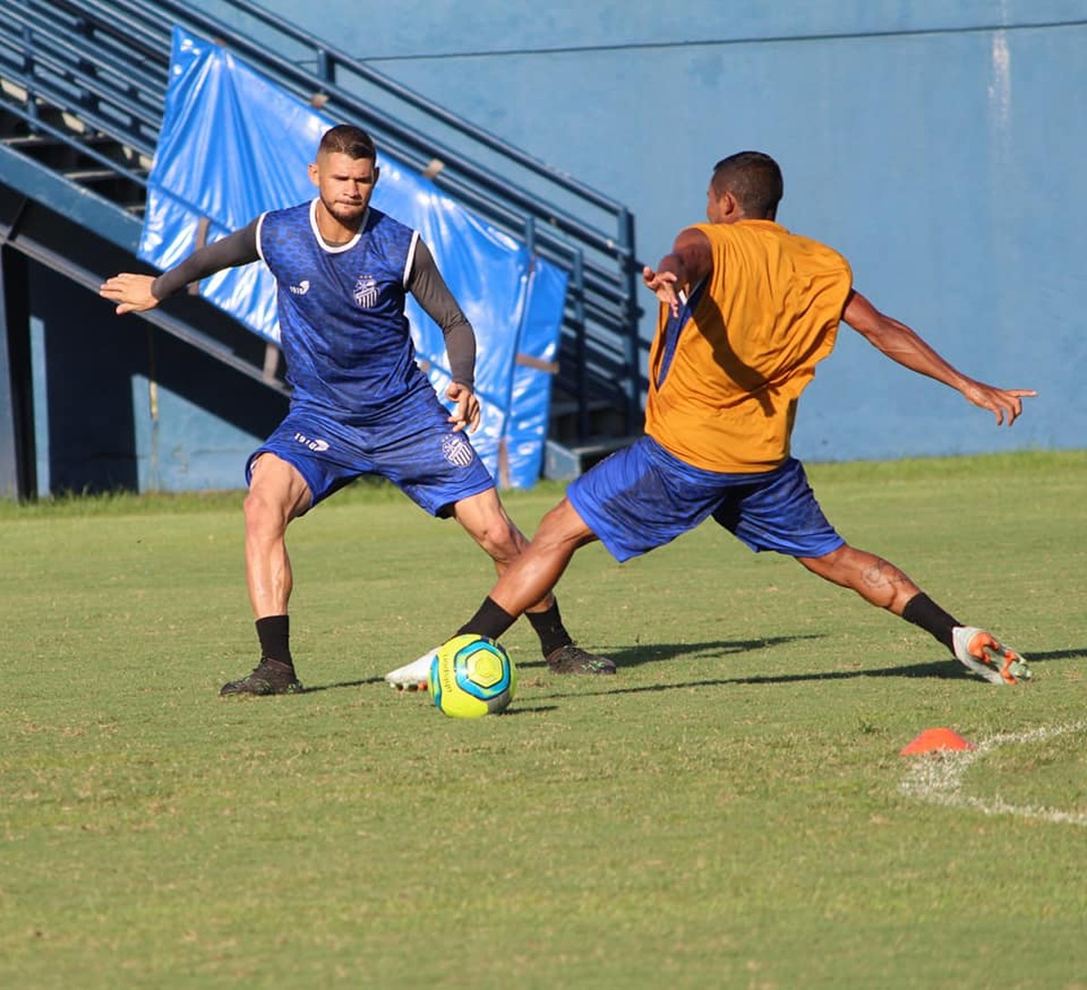 Derlan retorna de suspensão e convoca torcida: "Que possam comparecer ...