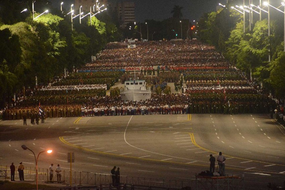 Cuba celebra aniversário da Revolução pela 1ª vez sem Fidel Castro ...