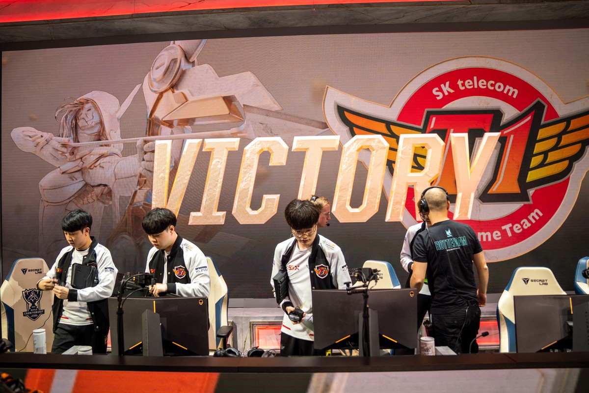 Mundial de LoL 2019: SKT e G2 mantêm 100% no fechamento dos jogos de ida da Fase de Grupos | lol ...