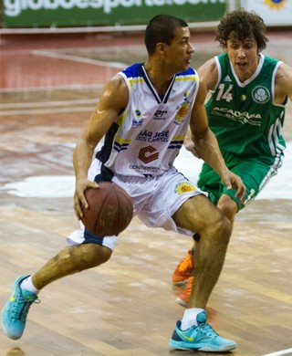 Sem contato com São José, Valtinho está perto de fechar com o Paulistano