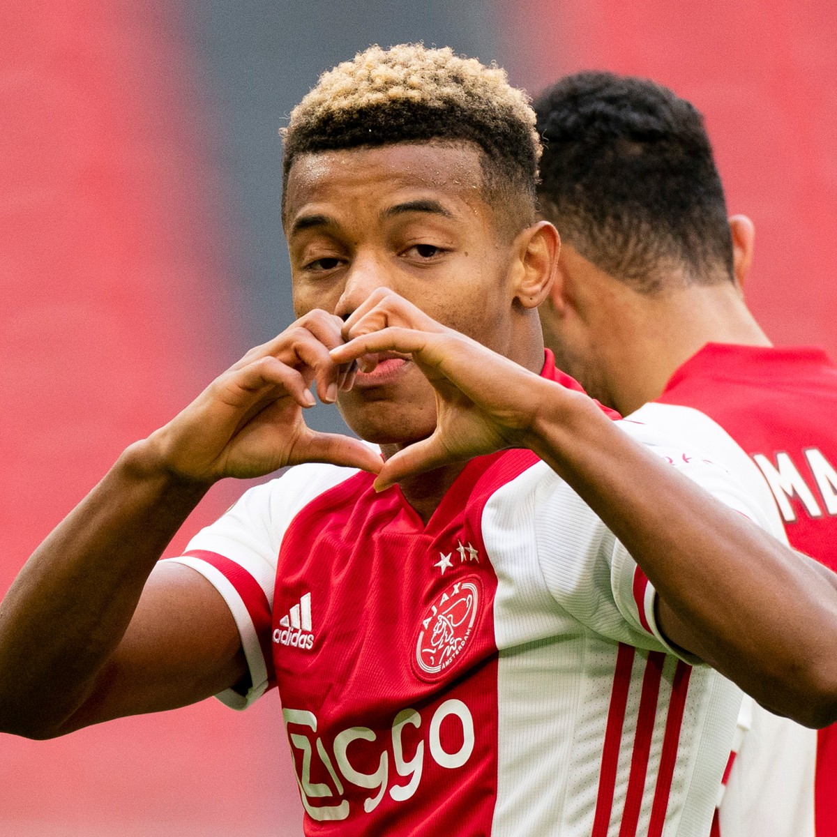 David Neres marca em goleada do líder Ajax no Campeonato Holandês ...