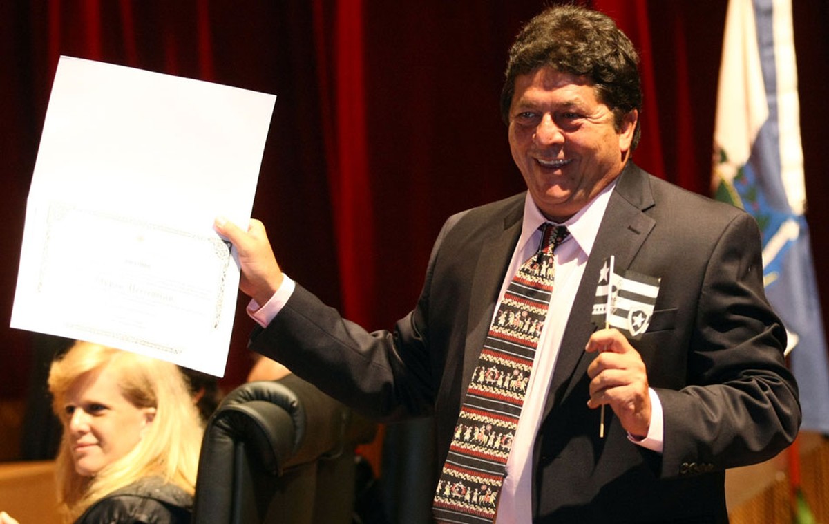 Stepan Nercessian passa mal durante gravação de 'Chacrinha' e é levado ...