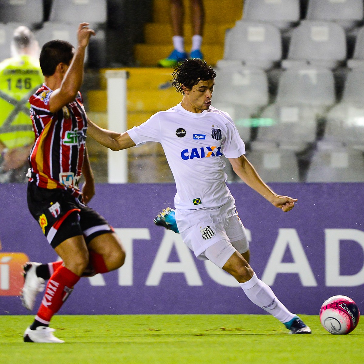 Que reforço! Veja como Dodô conquistou a torcida do Santos dentro e ...