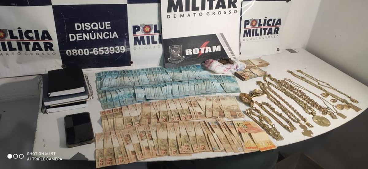 Suspeito de assaltar joalheria, homem é preso com R$ 17 mil e objetos ...