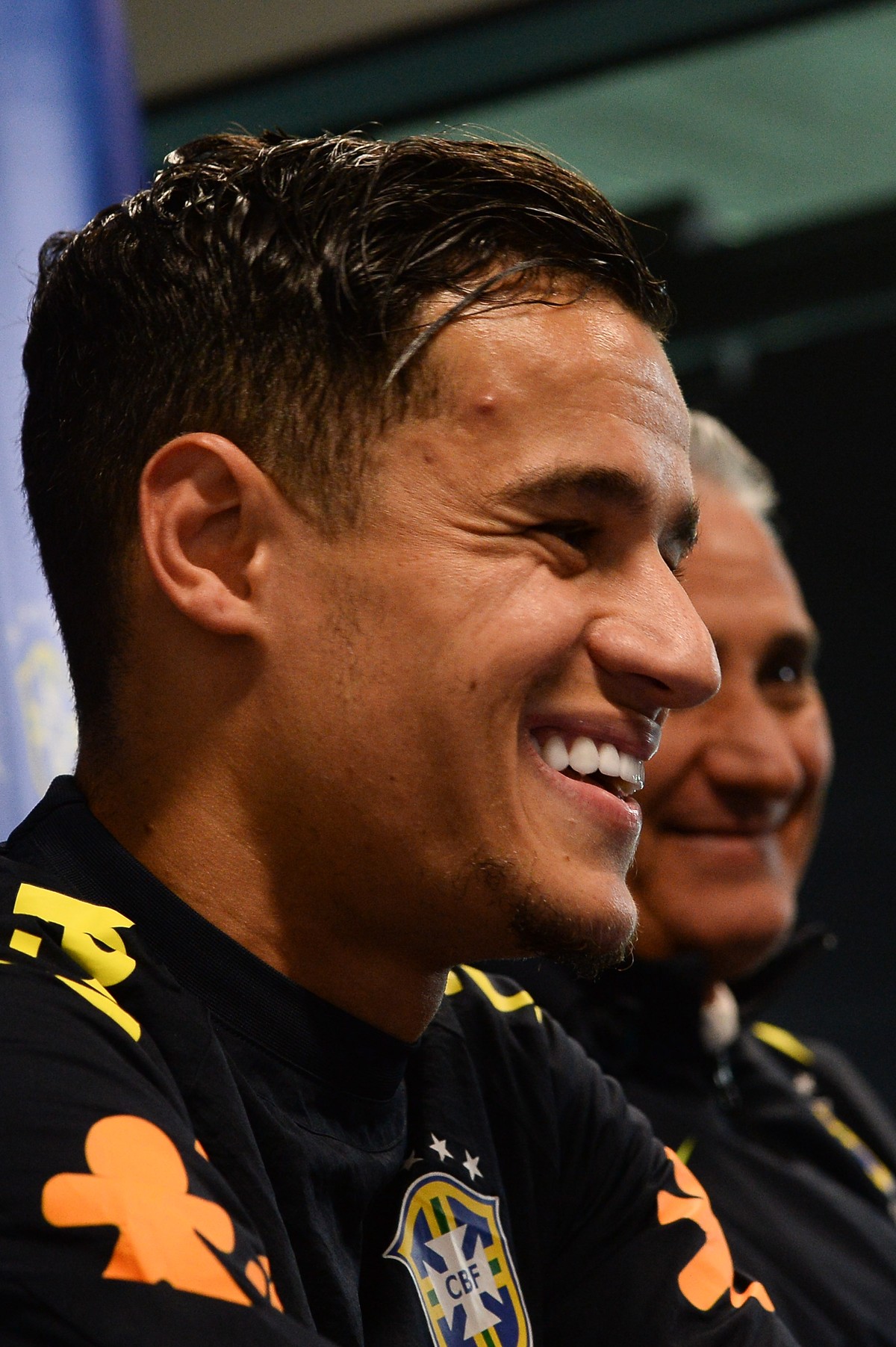 Capitão aniversariante, Coutinho fala em dividir responsabilidades na ...