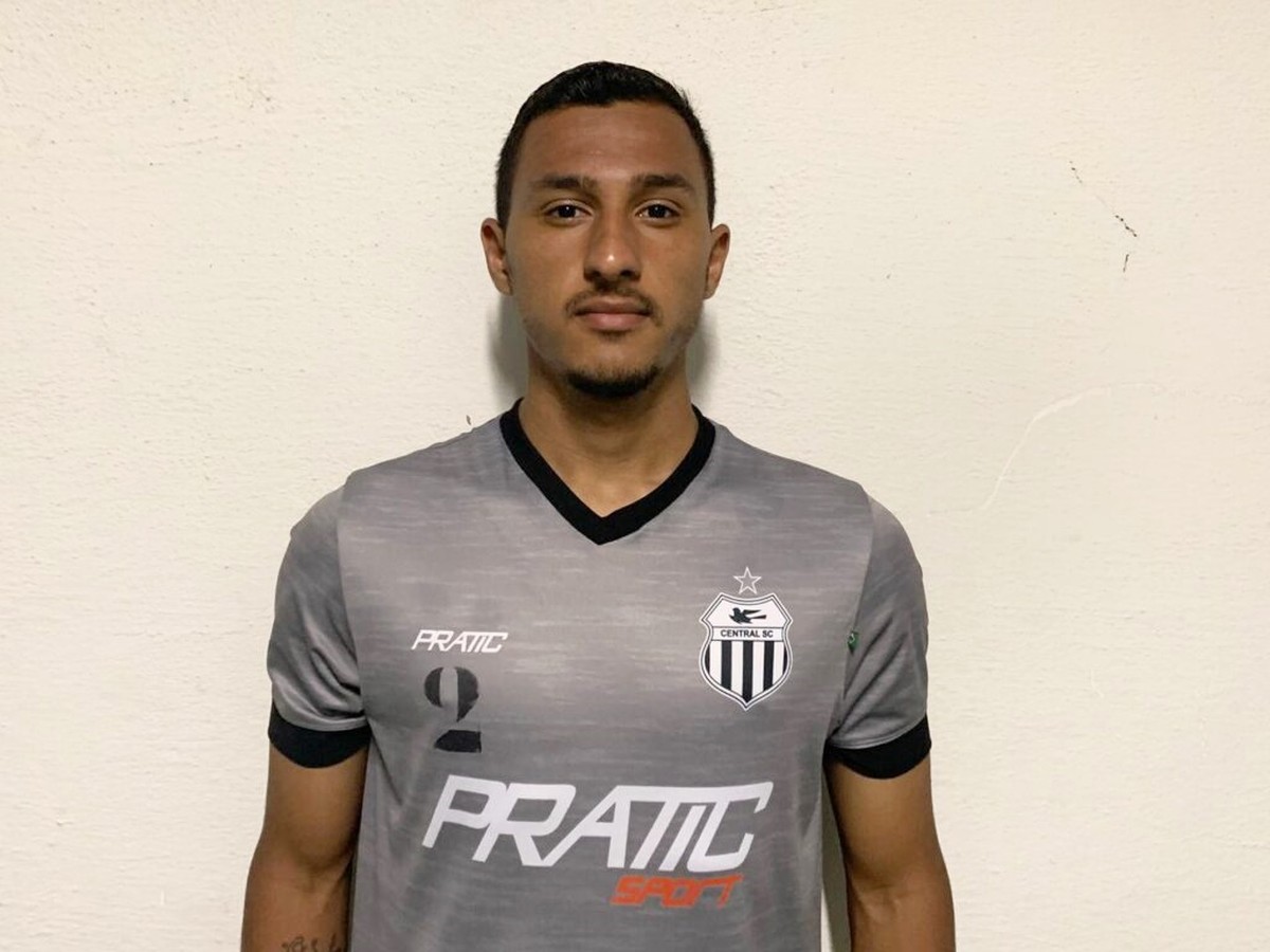 Denilson celebra primeiro gol como profissional e diz que vai buscar ...
