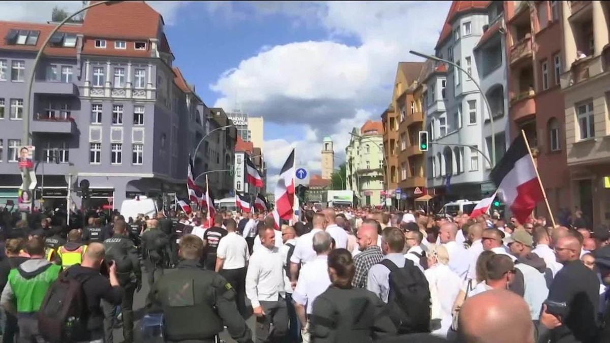 Marcha neonazista é alvo de protestos em Berlim | Mundo | G1