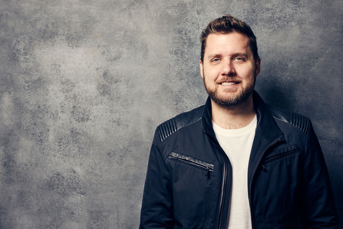 Maioria da humanidade é medíocre em quase tudo, diz Mark Manson, autor ...