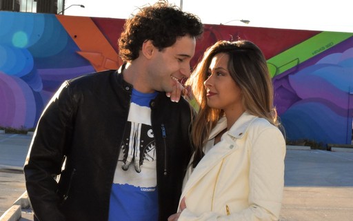 Rafael Almeida fala de trabalho com namorada nos EUA e recorda 'Malhação'