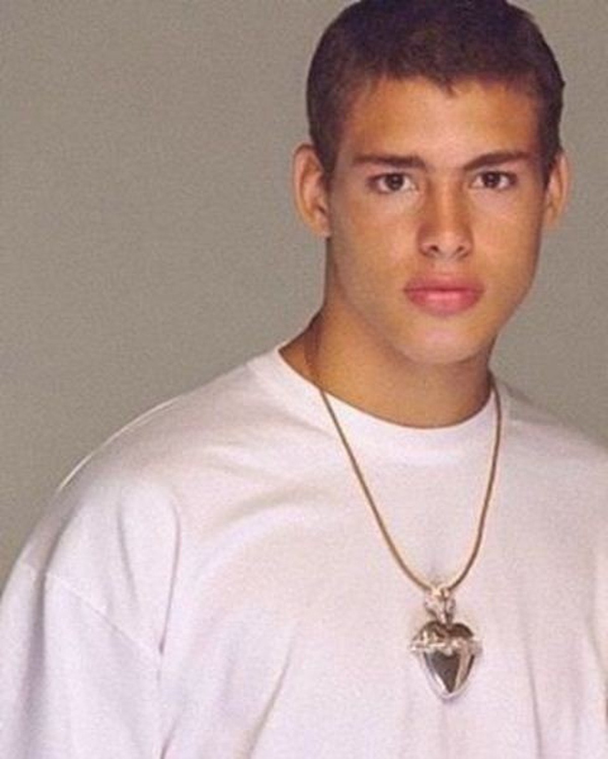 Cauã Reymond relembra look da adolescência em clique no Instagram ...