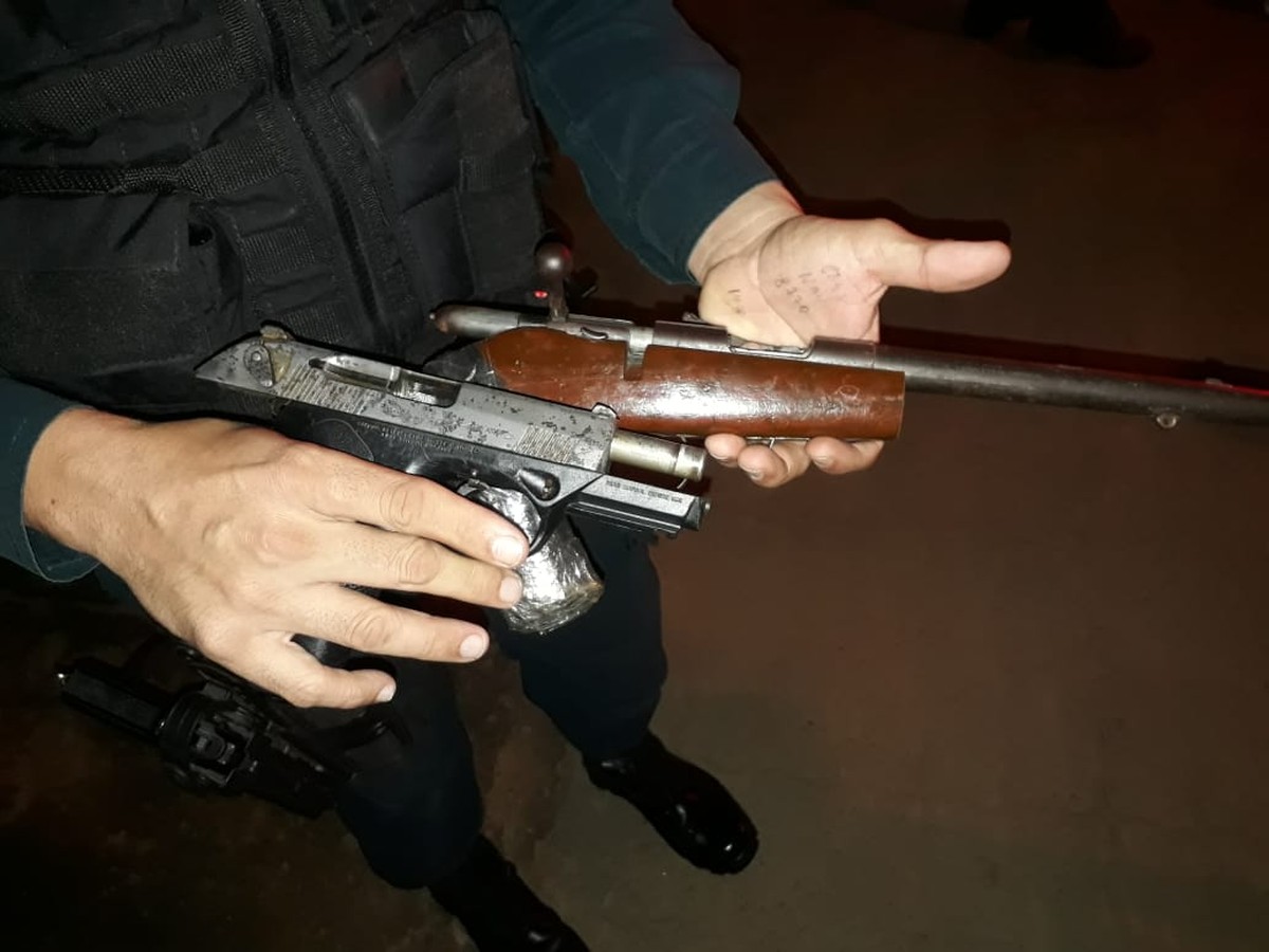 Foragidos Do Sistema Prisional São Presos Com Rifle Pistola E Munições