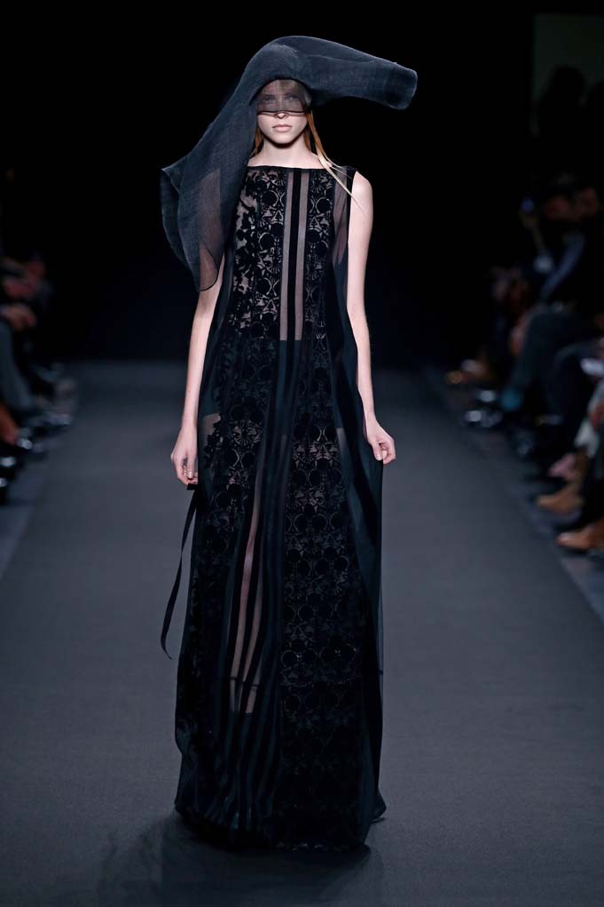 Ann Demeulemeester | Paris | Verão 2014 | Desfiles | Vogue