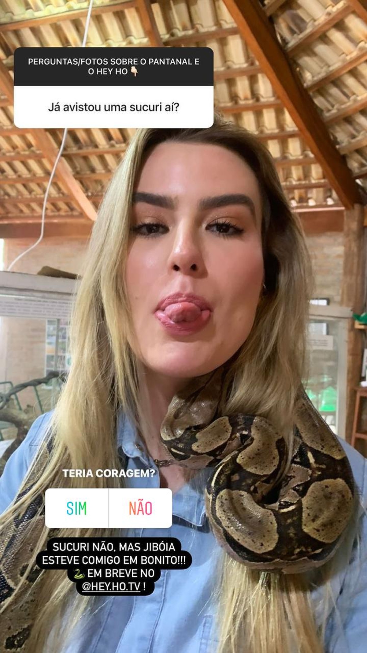 Após susto com jacaré, Fernanda Keulla posa com cobra enrolada no ...