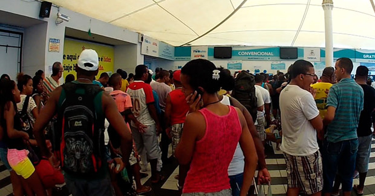 G1 - Fila se intensifica para embarque no ferry boat a partir de ...