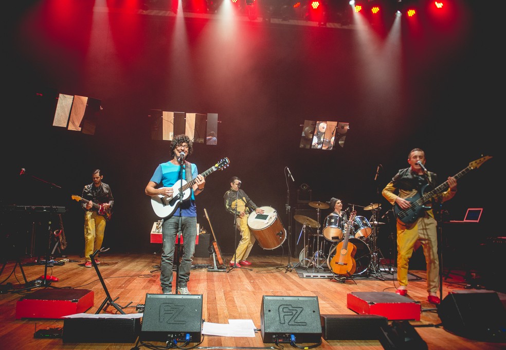 Grupo Fato se reaproxima de Pedro Luís e Alexandre Nero em registro ...