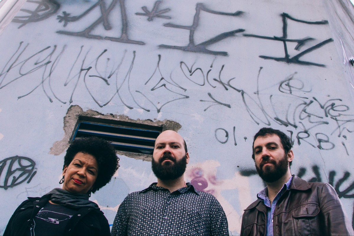 Banda Metá Metá se apresenta no palco do Sesc de Bauru | Música em ...