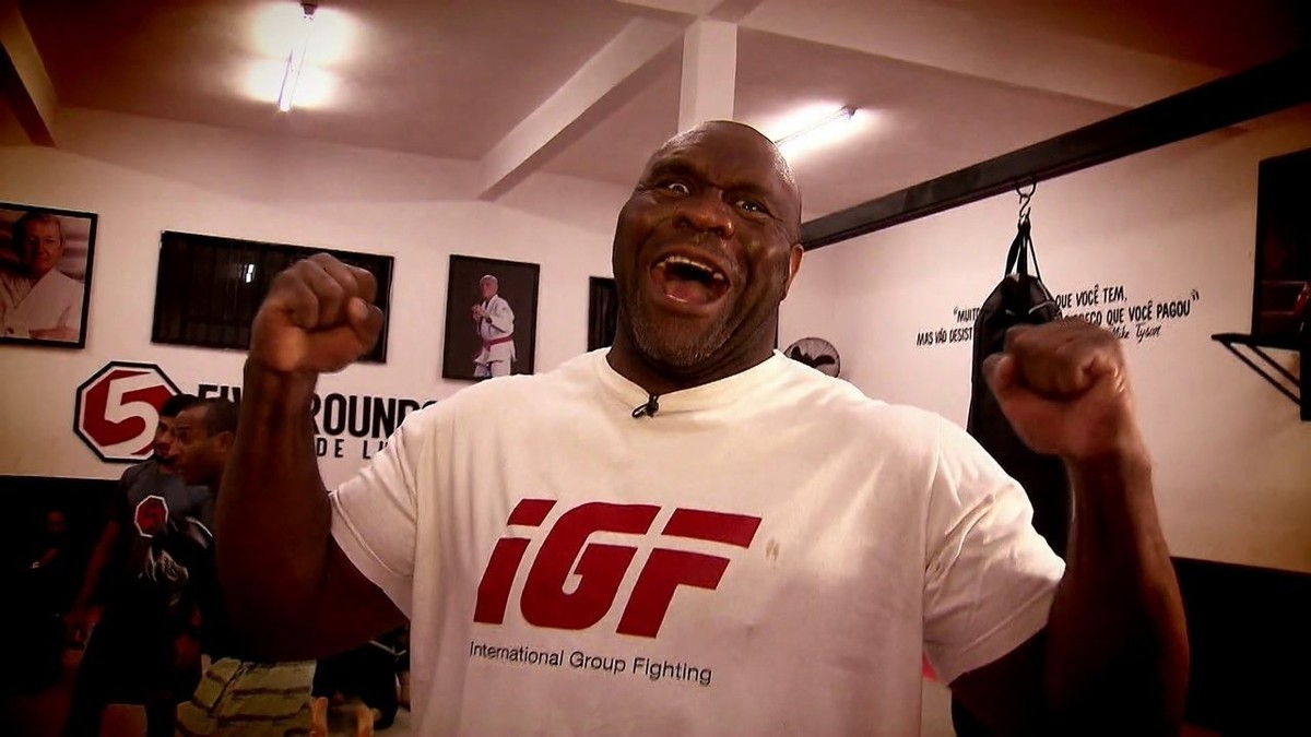 Bob Sapp encerra sequência de 14 derrotas com vitória bizarra no Rizin ...