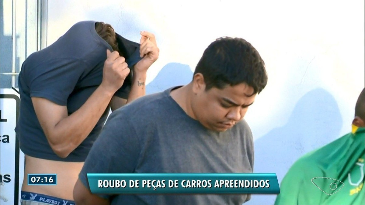 Dupla é Presa Por Furtar Peças De Carros Em Pátio Da Polícia No Es