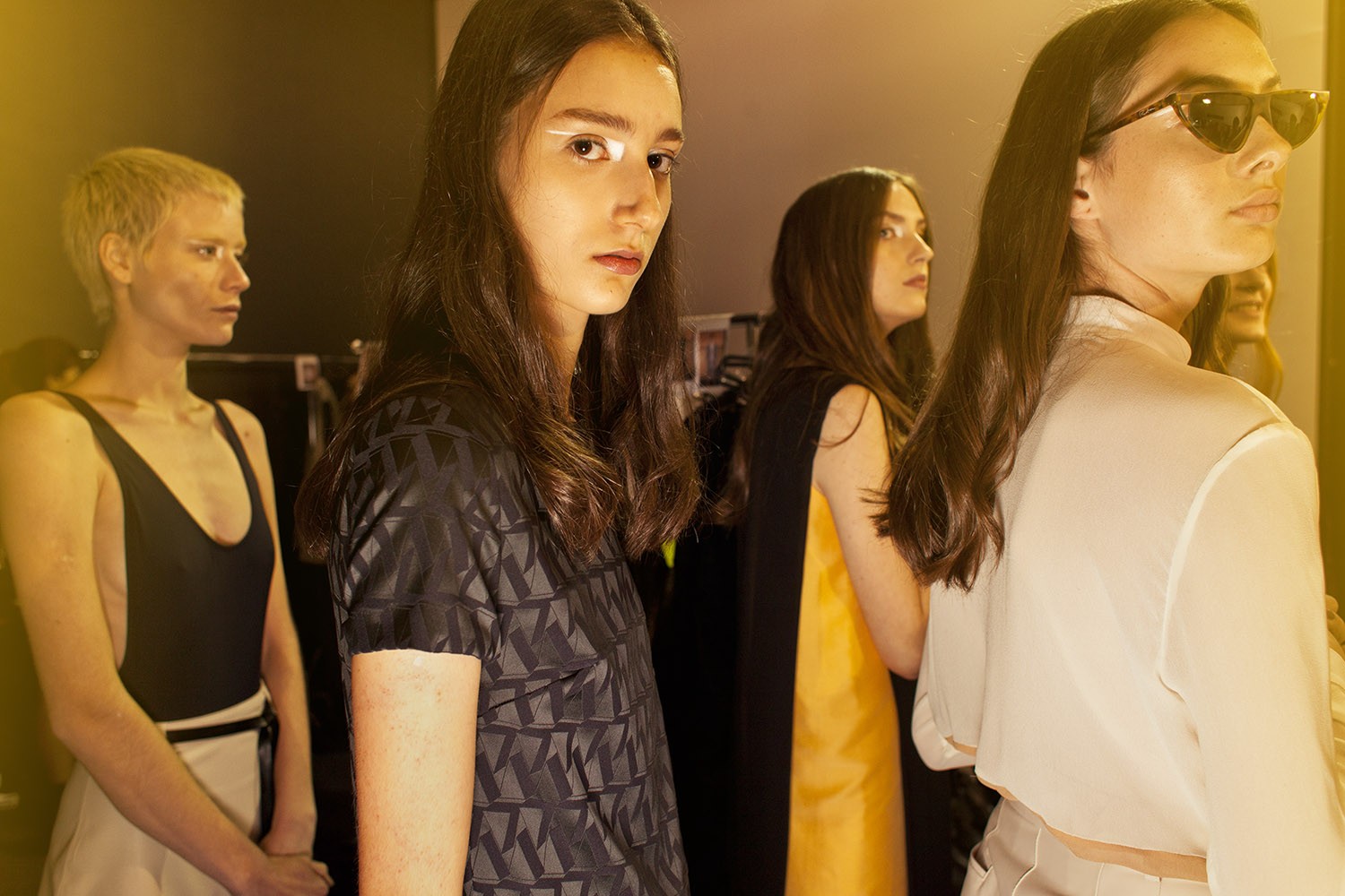 Ratier segue em sua trilha minimalista cool | Desfiles | Vogue