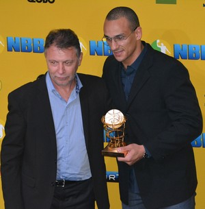 Melhor marcador há sete anos, Alex exalta função: "A gente faz o jogo sujo"