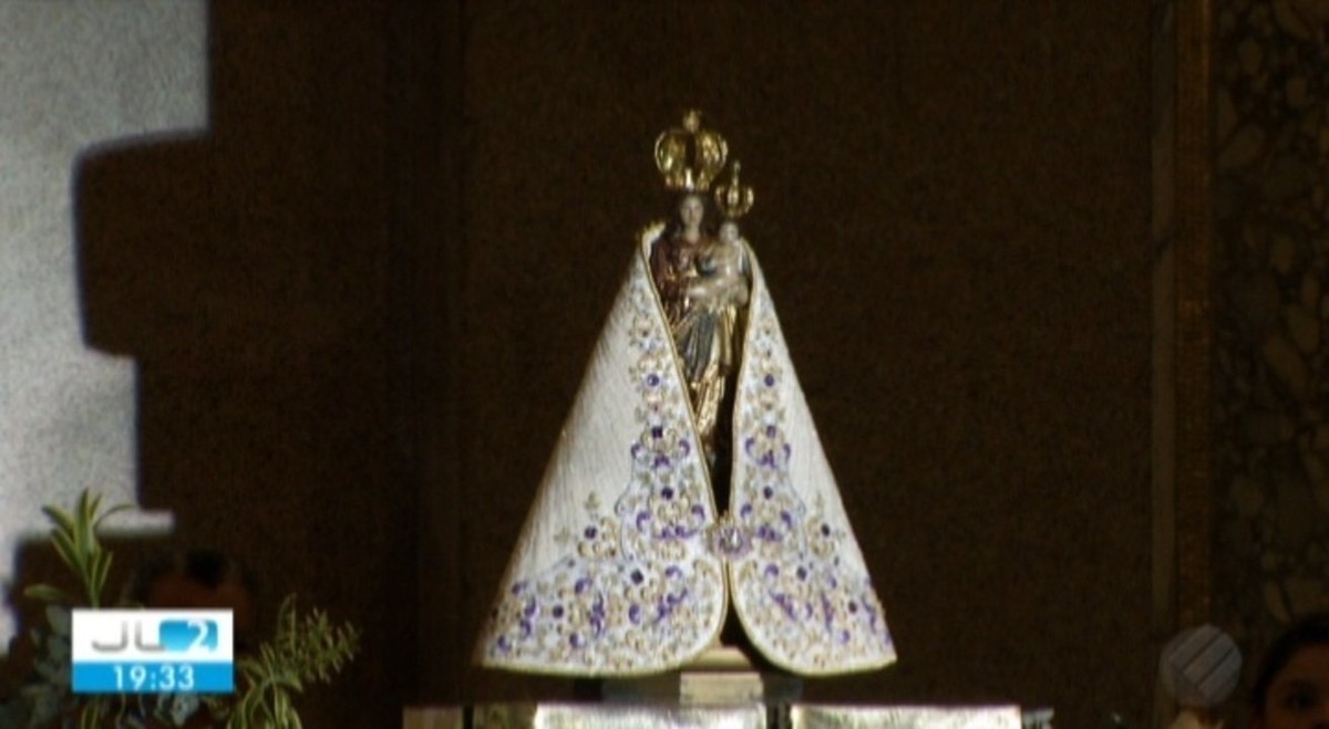 Manto Da Imagem De Nazaré é Apresentado Durante Cerimônia Na Basílica