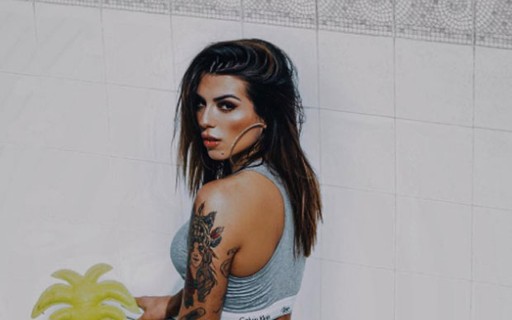 Petra Mattar exibe curvas em ensaio sensual de lingerie - Quem | QUEM News