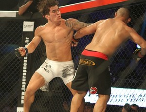 Fora do UFC, Ronys Torres continua saga em busca de cinturões ...