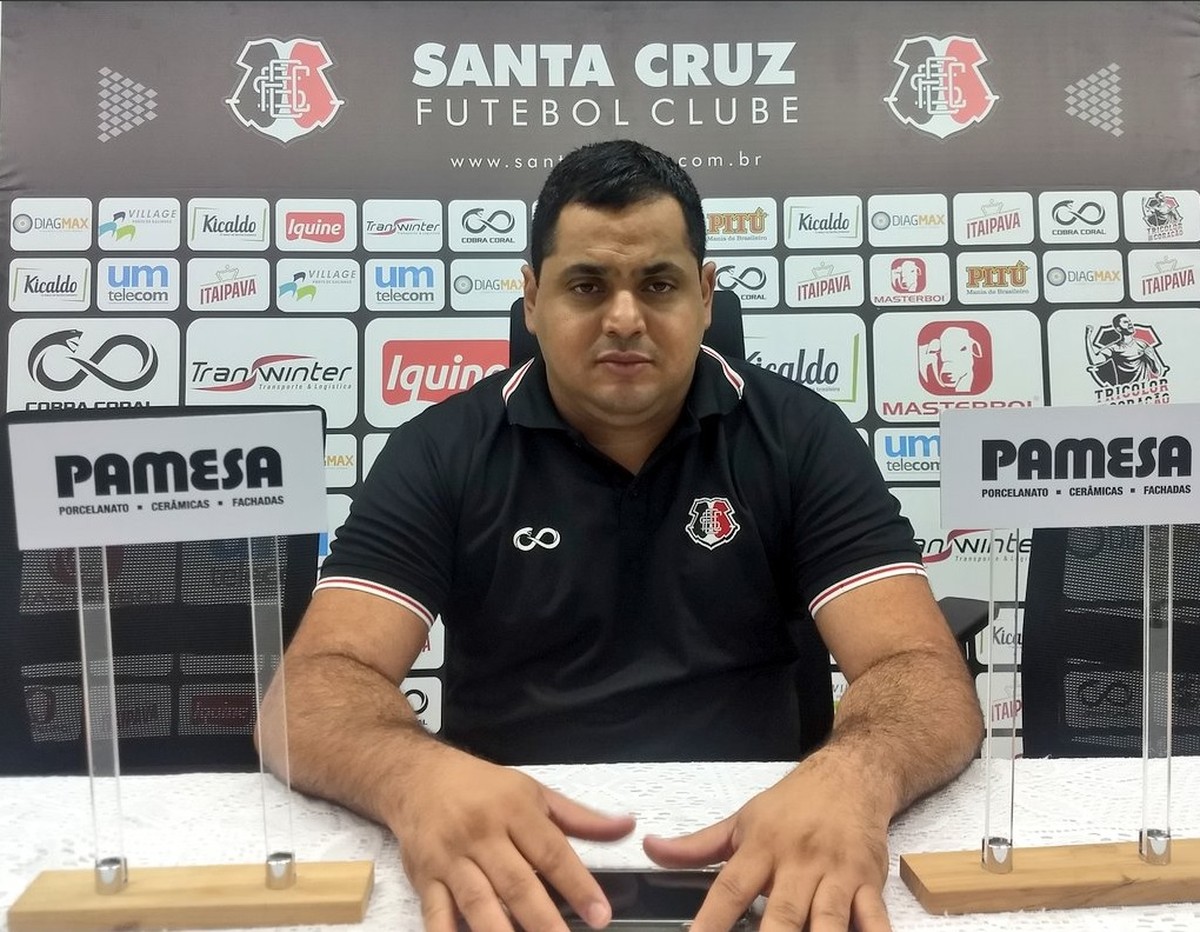 Em "coletiva interativa", Leston Júnior diz querer grupo enxuto no ...