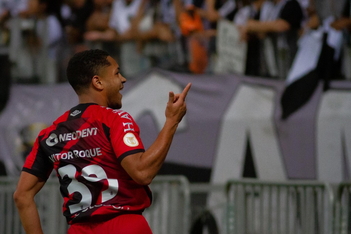 Vitor Roque comemora ano de afirmação no Athletico e projeta 2023 ...