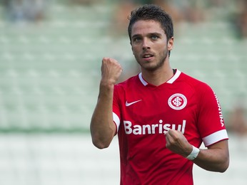 Renovação do lateral Cláudio Winck até 2018 com o Inter é oficializada