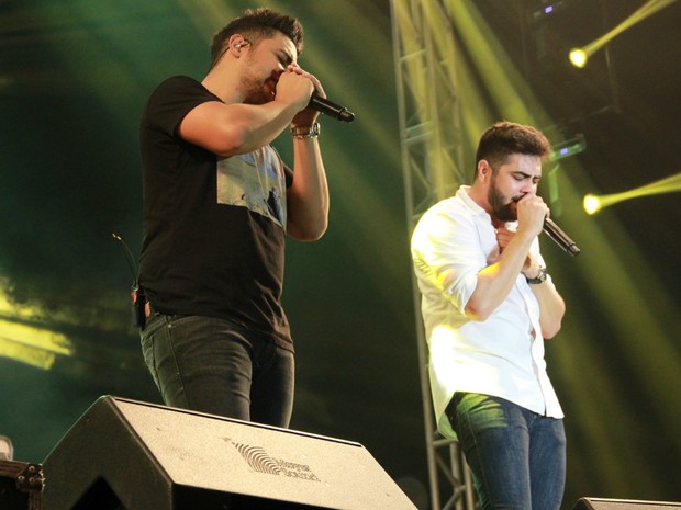 G1 - Dupla Henrique e Juliano faz show romântico e diverte público no ...