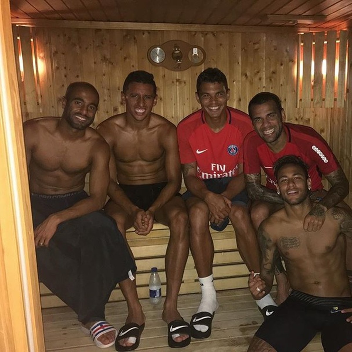 Neymar se entrosa com brasileiros do PSG em dia de sauna | Celebridades ...