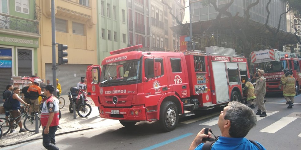 Incêndio atinge prédio na Avenida Rio Branco, Centro do Rio | Rio de ...