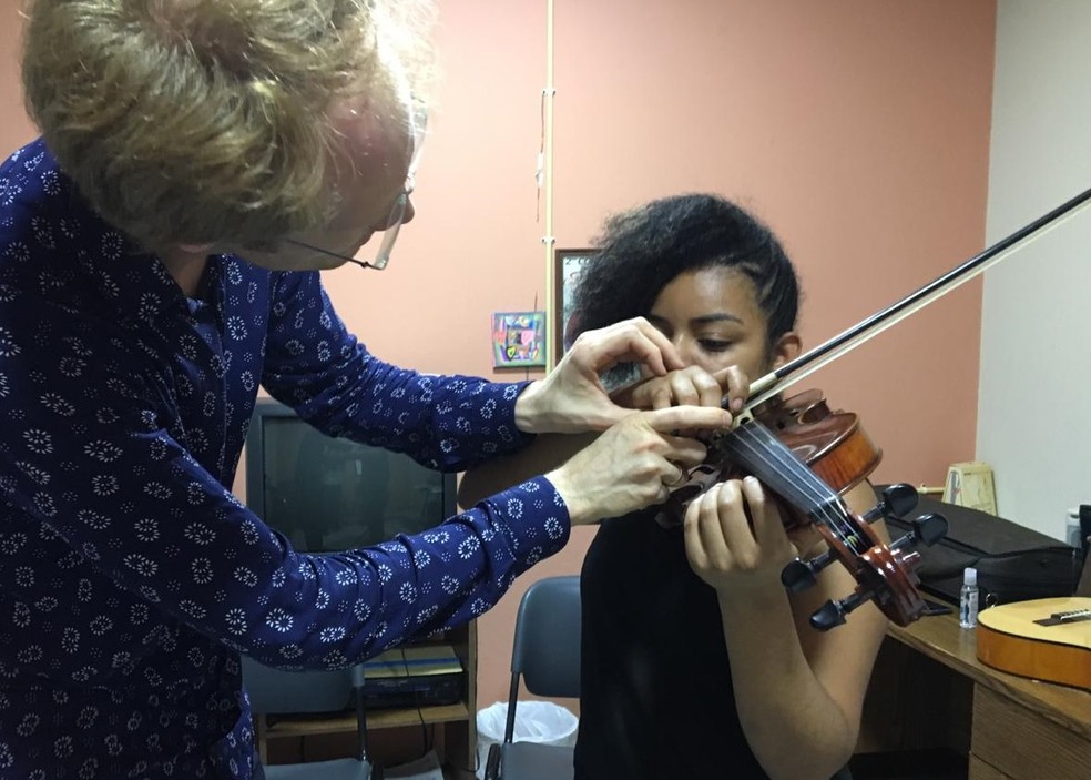 'A gente vive 24 horas a música', diz violinista de Porto Alegre que ...