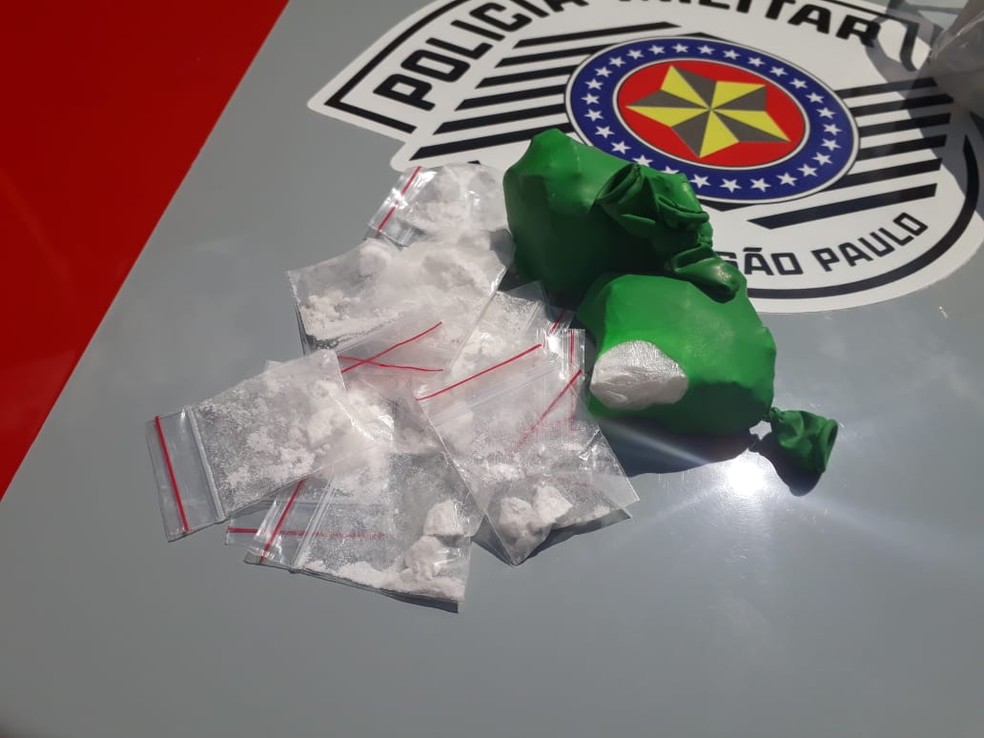 Homem confessa que receberia R$ 1 mil para levar cocaína de Álvares ...