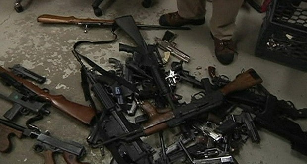 G1 - Projeto nos EUA transforma armas em joias - notícias em Mundo