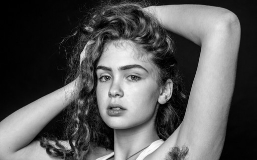 Mulheres mostram pelos nas axilas em ensaio em prol da beleza natural ...