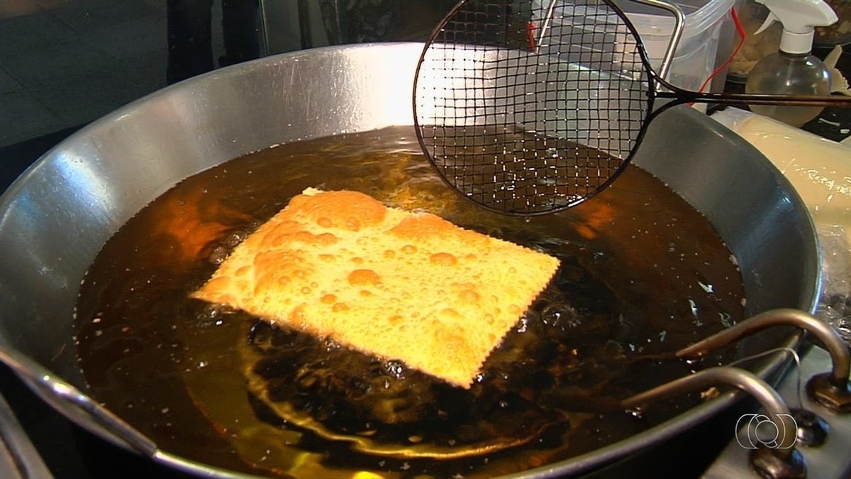 Comerciante de Goiânia ensina a preparar receita de pastel de carne com ...