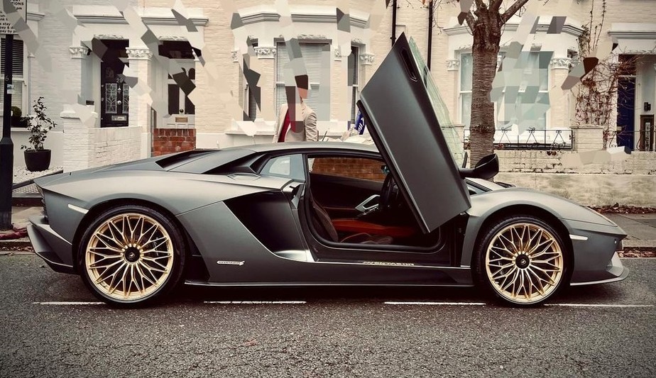 Vilão de Harry Potter, Tom Felton exibe seu novo Lamborghini de 740 cv ...