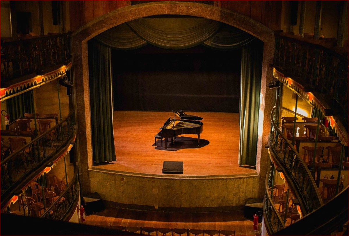 Casa da Ópera de Ouro Preto, teatro mais antigo do Brasil, recebe ...