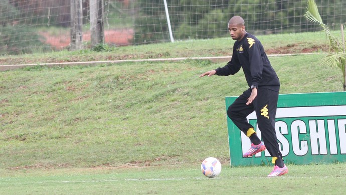 "Fazemos bons jogos, mas as coisas não andam", lamenta Maicon Silva