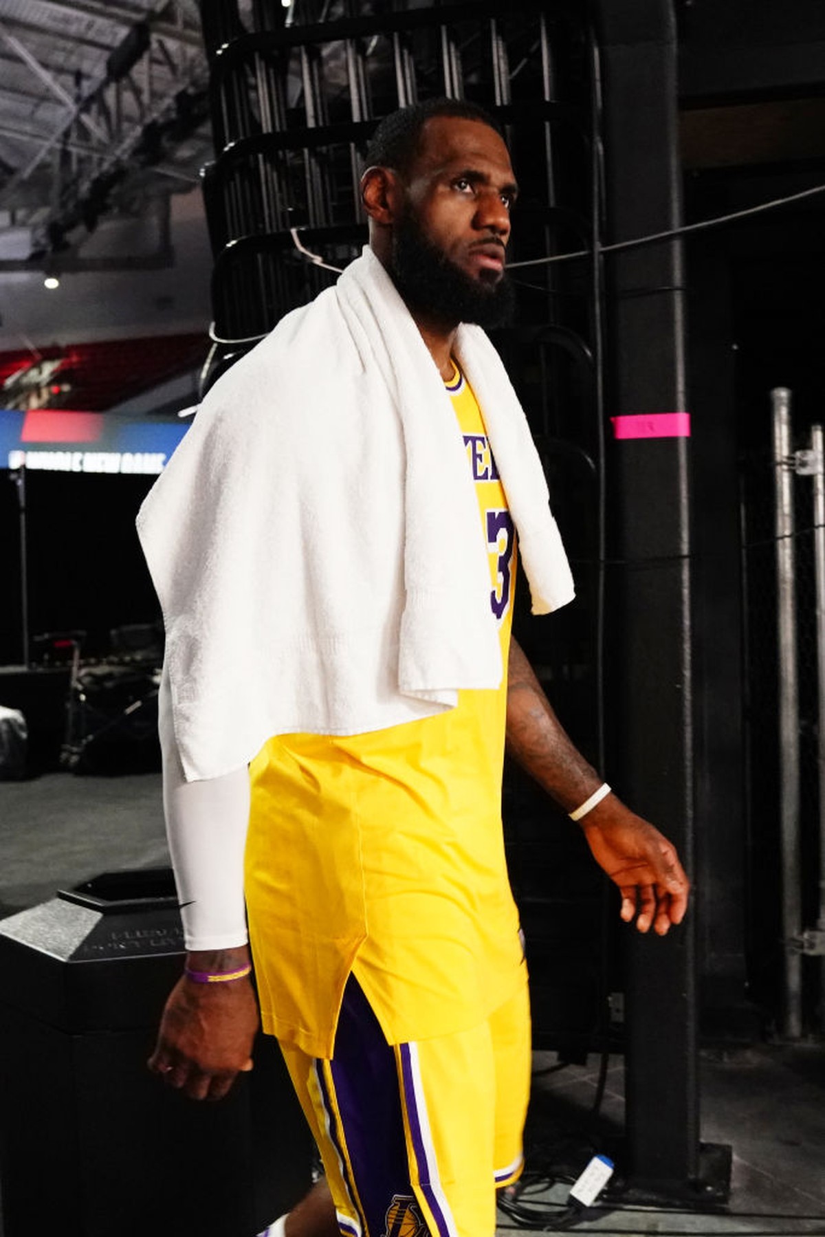 LeBron comemora vitória dos Lakers, mas alerta para queda de desempenho ...