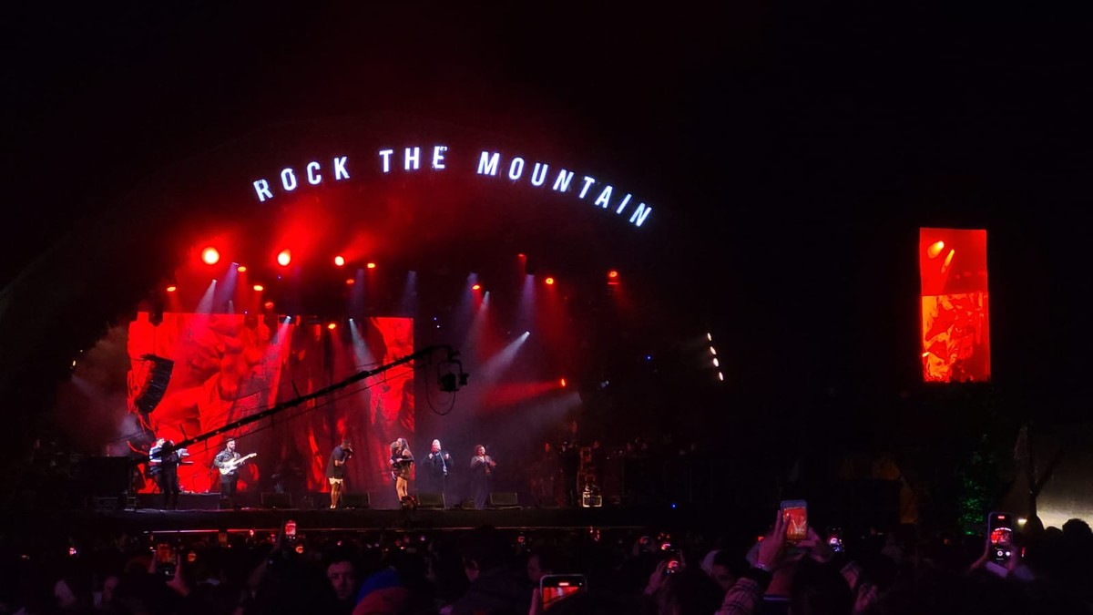 Gloria Groove e Baco Exu do Blues cantam feat pela primeira vez no Rock ...