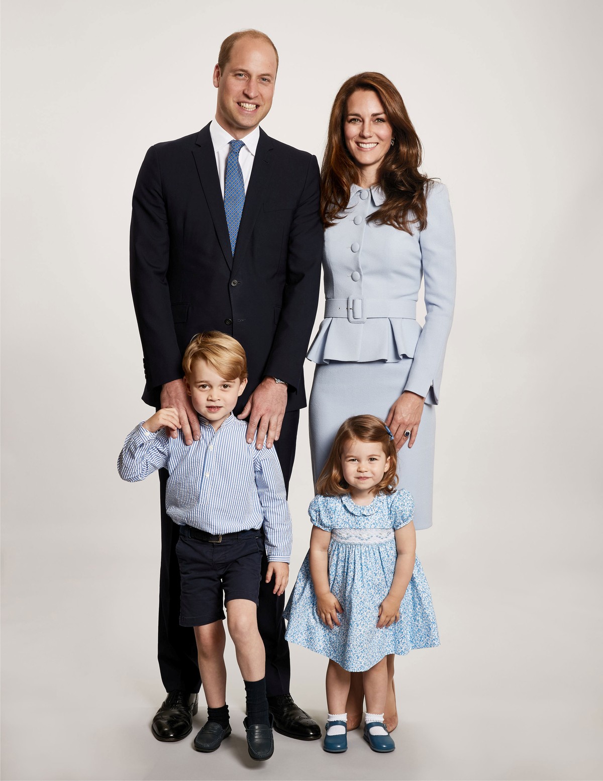 William e Kate divulgam foto usada em cartão de Natal da família real ...
