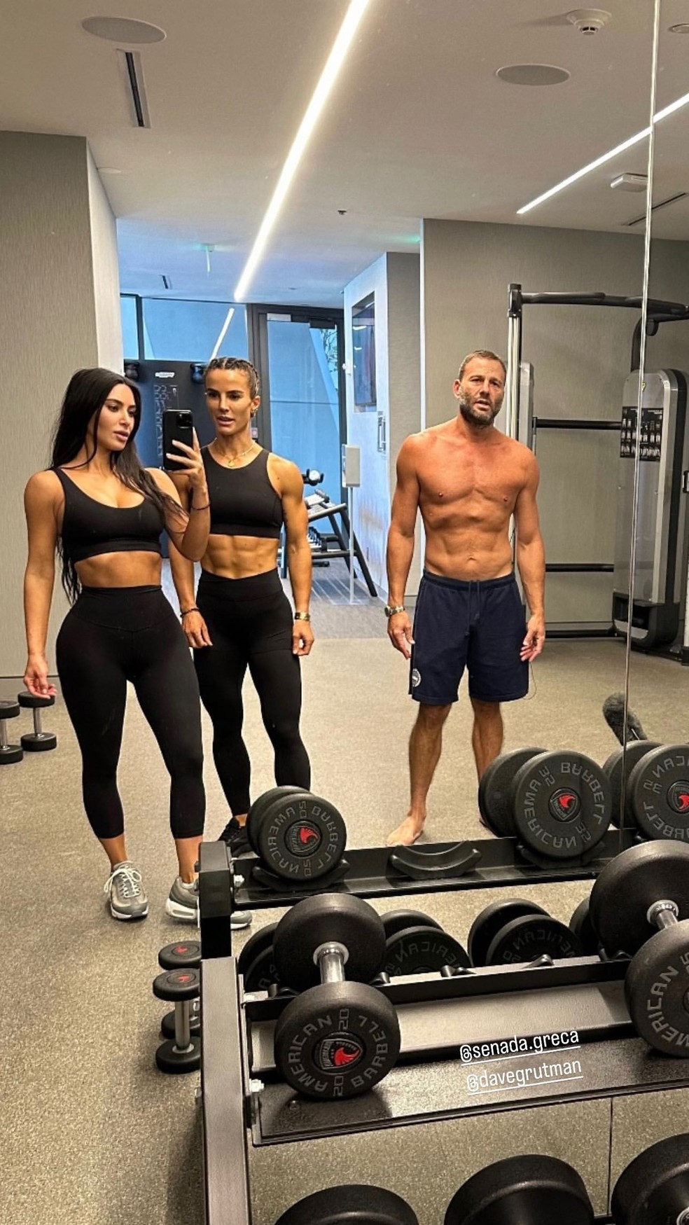 De top, Kim Kardashian pega firme na malhação e ganha elogio de ...