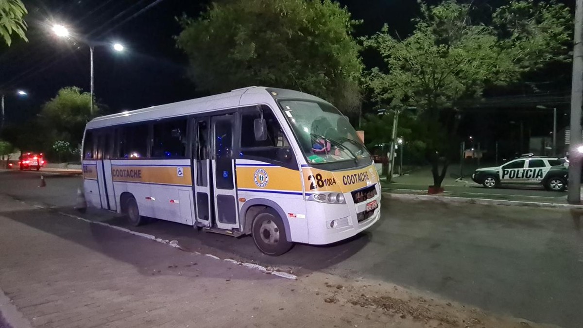 Assalto A Micro ônibus Termina Com Suspeito Morto E Outro Preso Em