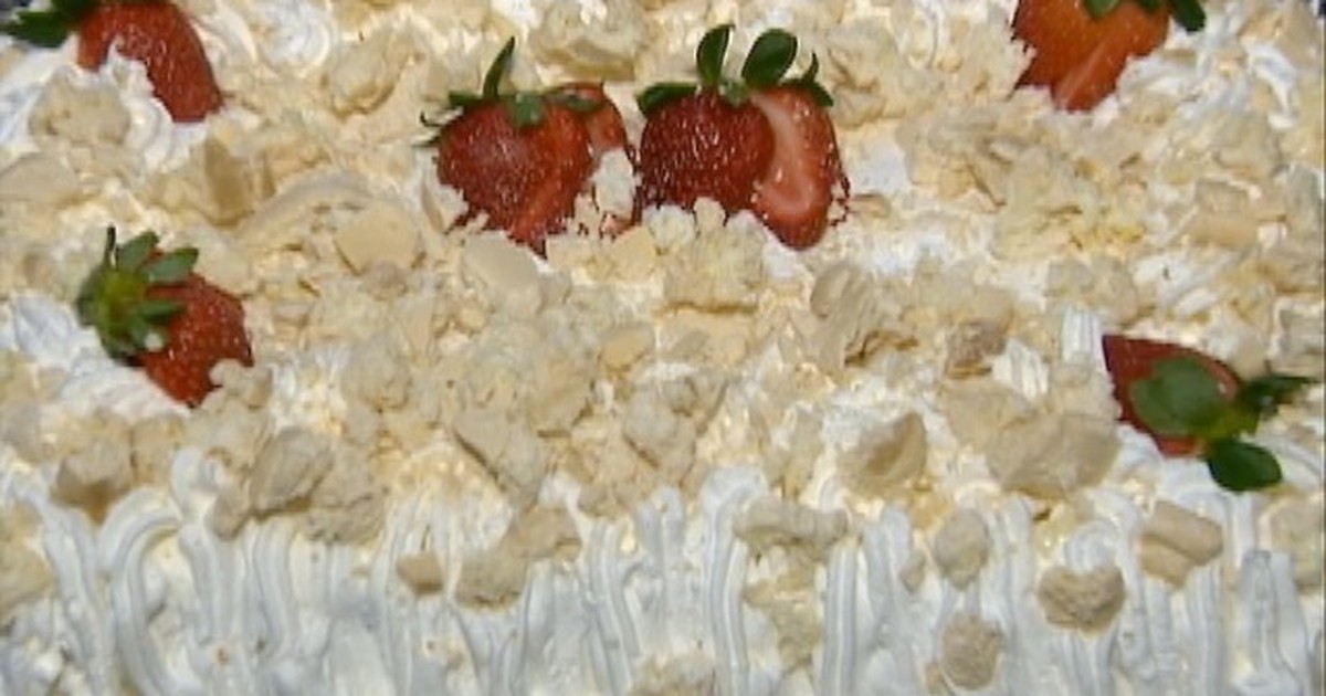 G1 - Bolo de Morango com Suspiro tem dois tipos de recheio - notícias ...